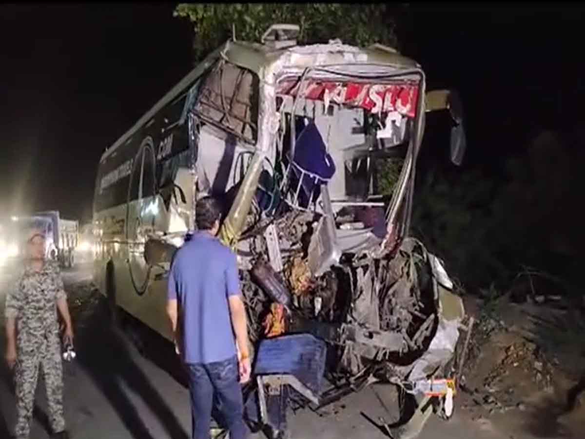 Road Accident Two big bus accidents late night in MP morena Damoh 35 ...