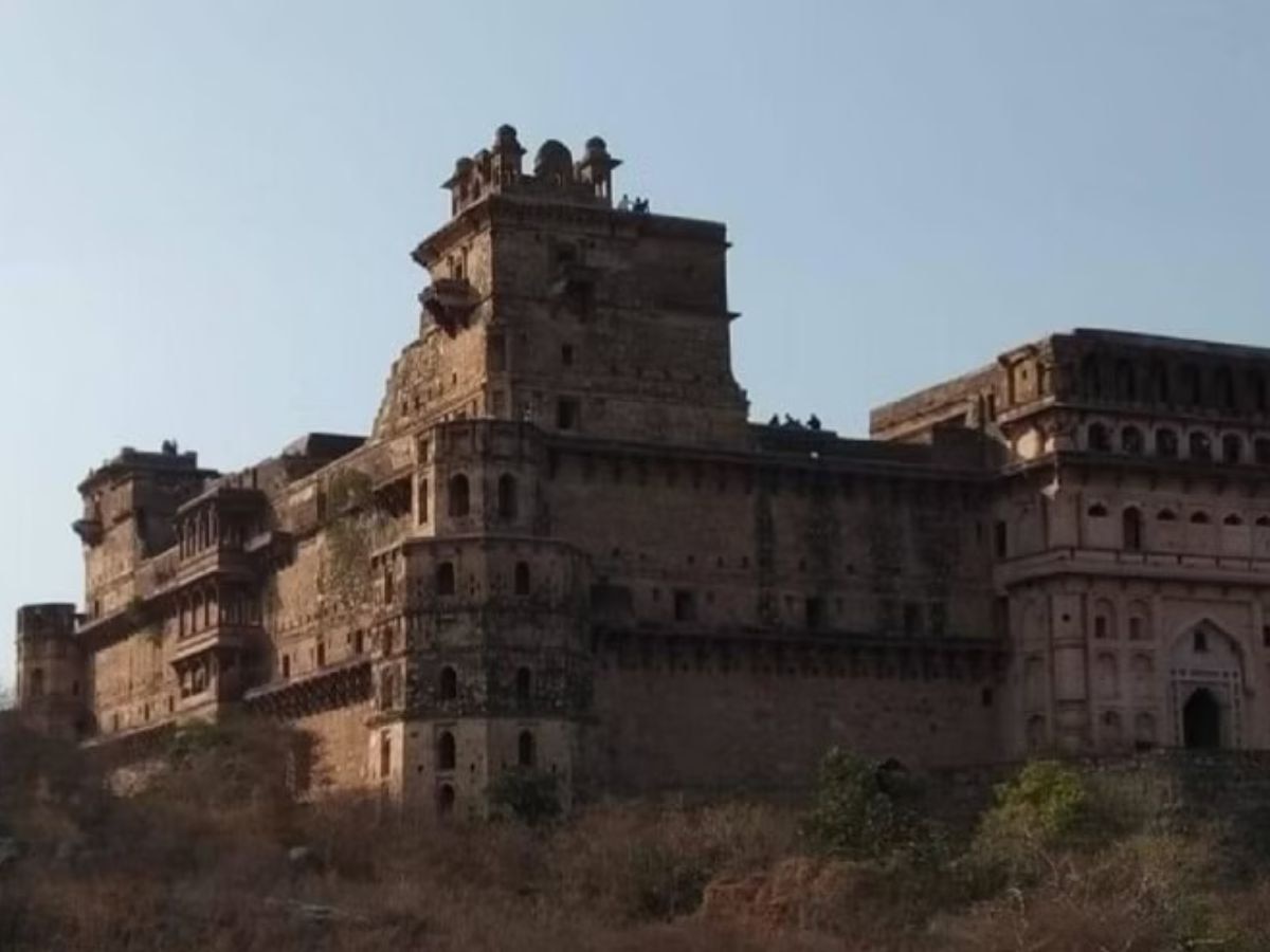 most mysterious and horror fort of india located in Garhkundar niwari ...