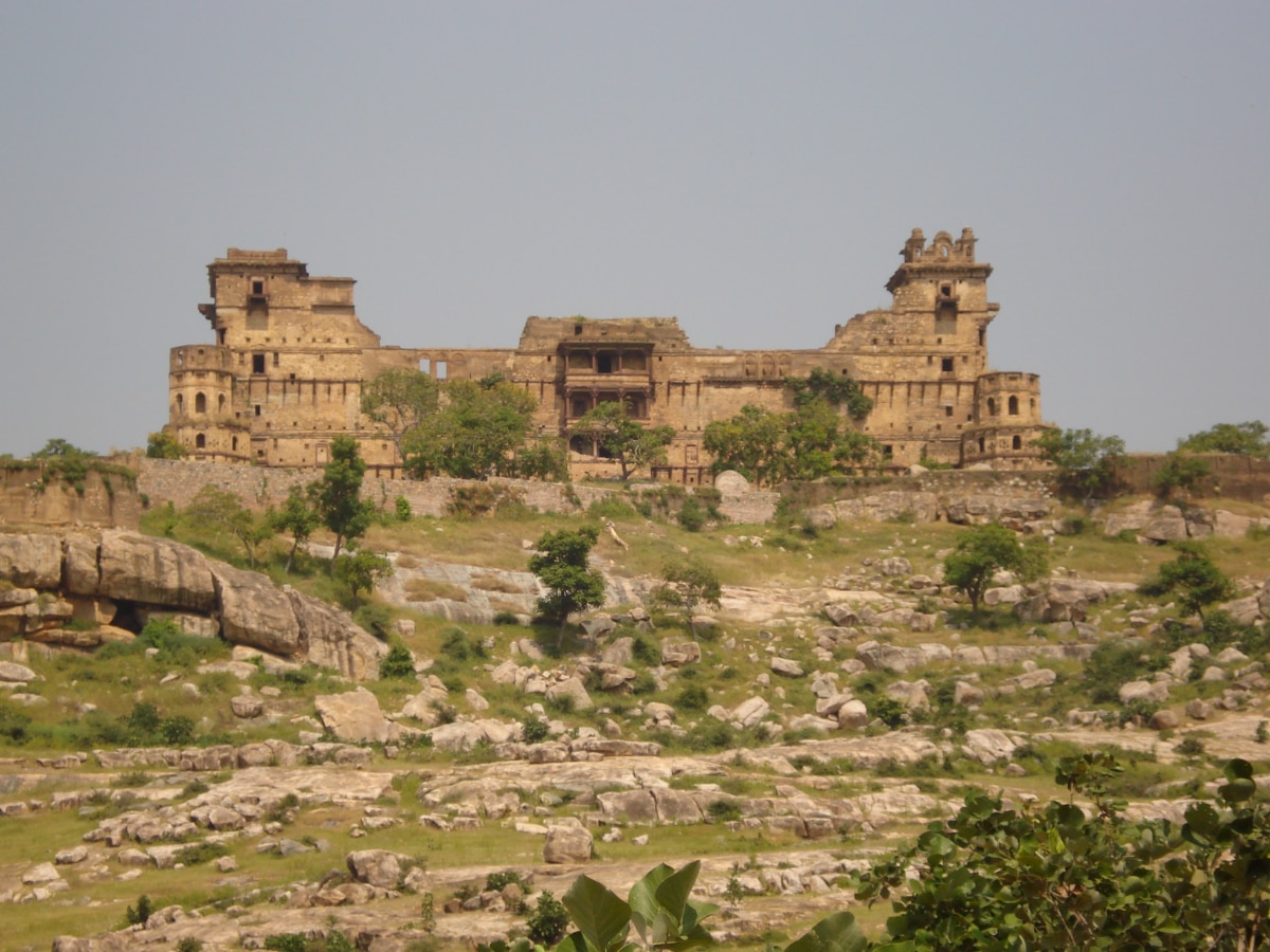 most mysterious and horror fort of india located in Garhkundar niwari ...