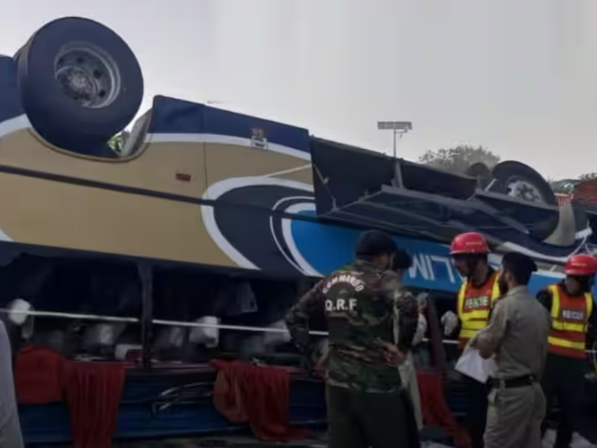 pakistan bus accident on islamabad lahore motorway 11 people lost lives ...