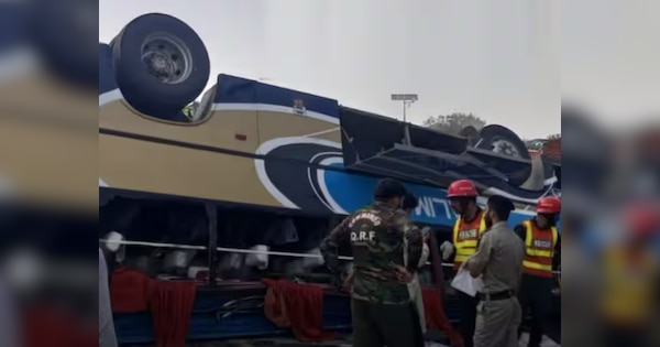 pakistan bus accident on islamabad lahore motorway 11 people lost lives ...