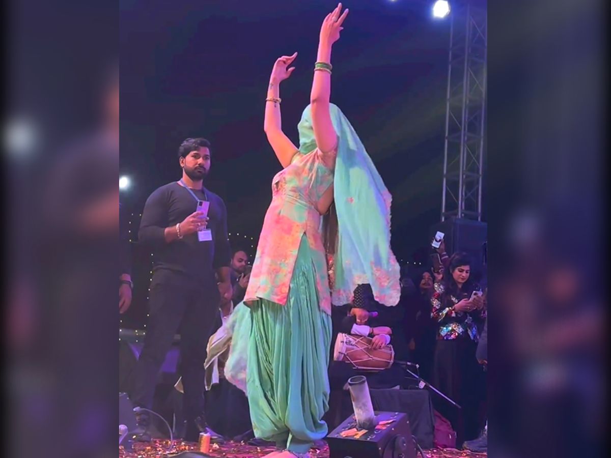 Sapna was dancing forcefully then her scarf fell watch video | Sapna ...