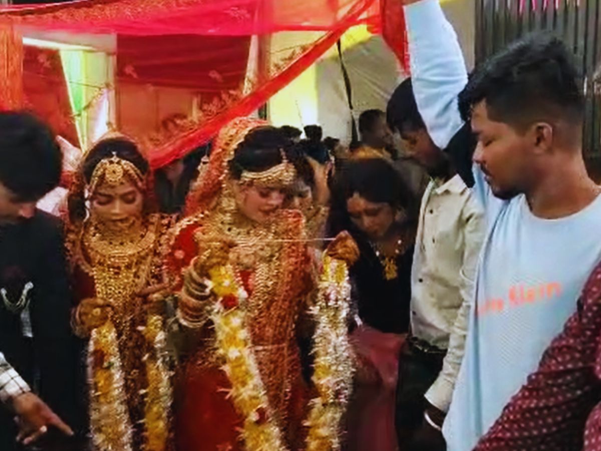 Chhindwara News Twin Sisters Marriage to Twin Brothers Becomes Talk of the Town | Unique ...