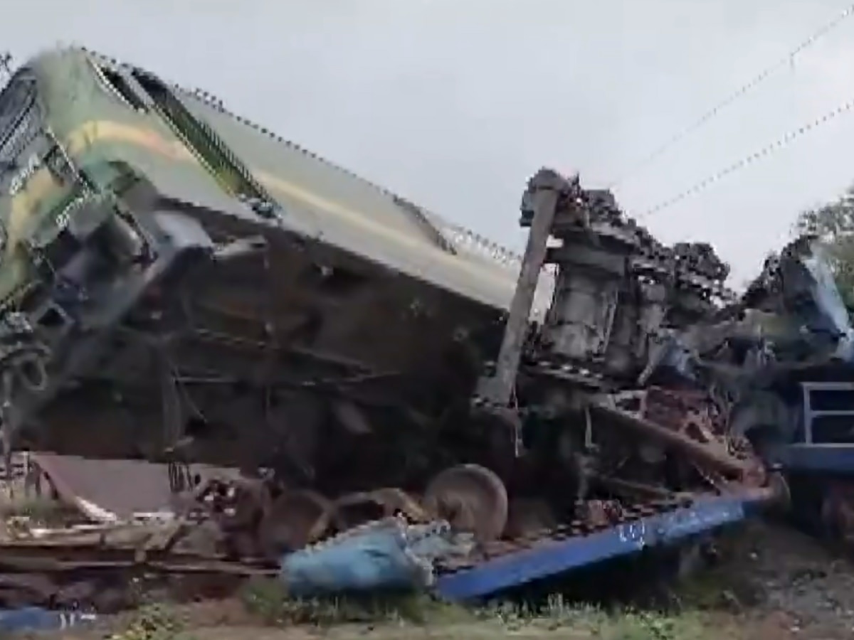 west bengal train accident in bankura two goods trains collided near ...