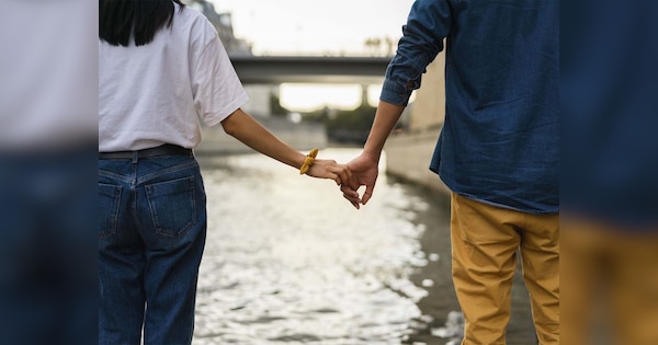 Uttar Pradesh News Hc Grants Relief To Hindu Muslim Couple Sex Before Marriage Is Forbidden In