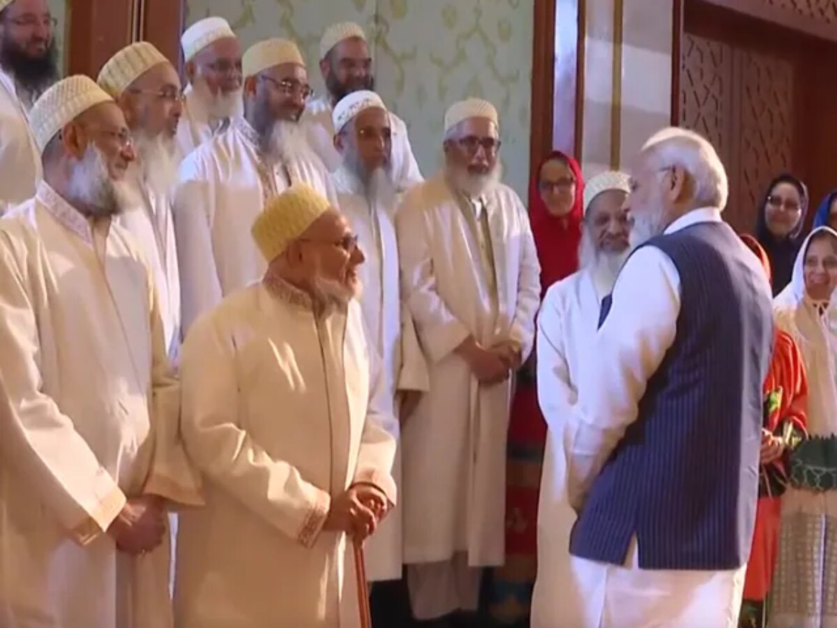 Narendra Modi meets Members of Indian expatriate Bohra community met in Cairo | Narendra Modi ...