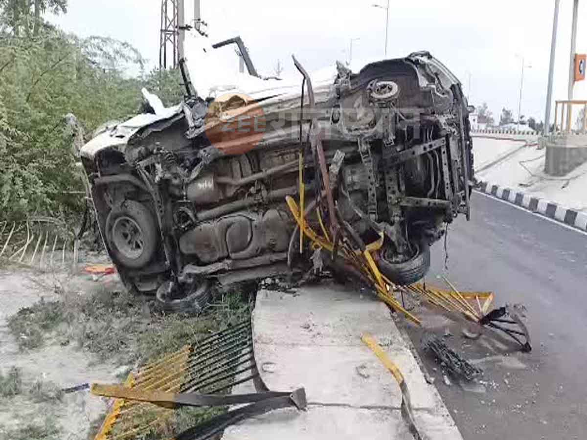 Kota News Car overturned in film style on NH 52 rolling down and got ...