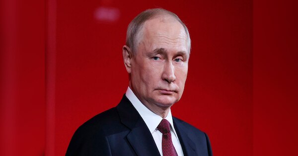 Putin reached the mosque on the occasion of Eid and said If Quran were ...