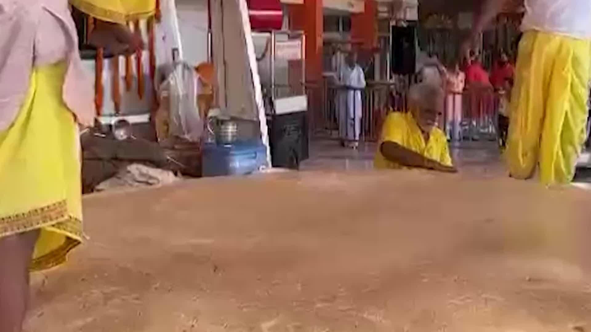 sikar devipura siddha peeth balaji hanuman mandir 2700 kg rot prasad ...