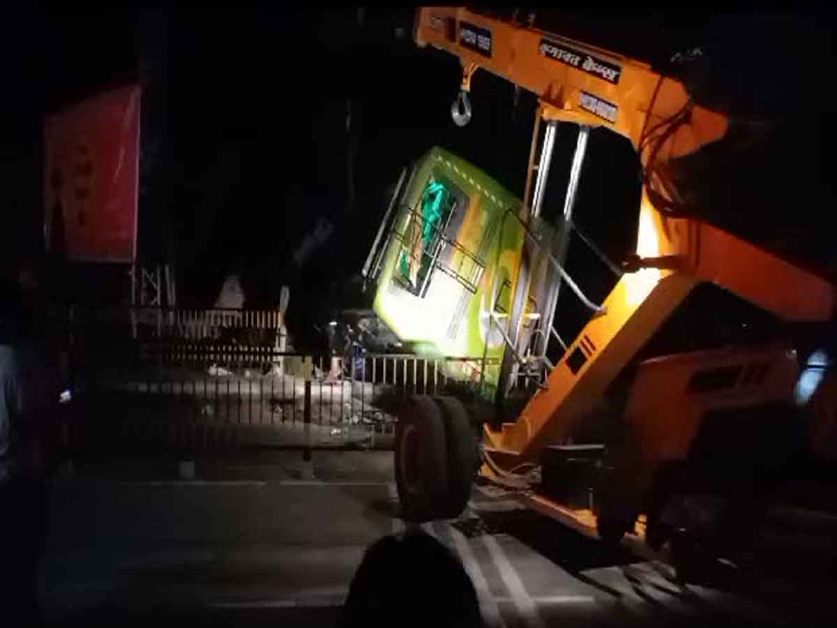 Sikar News bus full of devotees accident on NH 52 passengers were ...