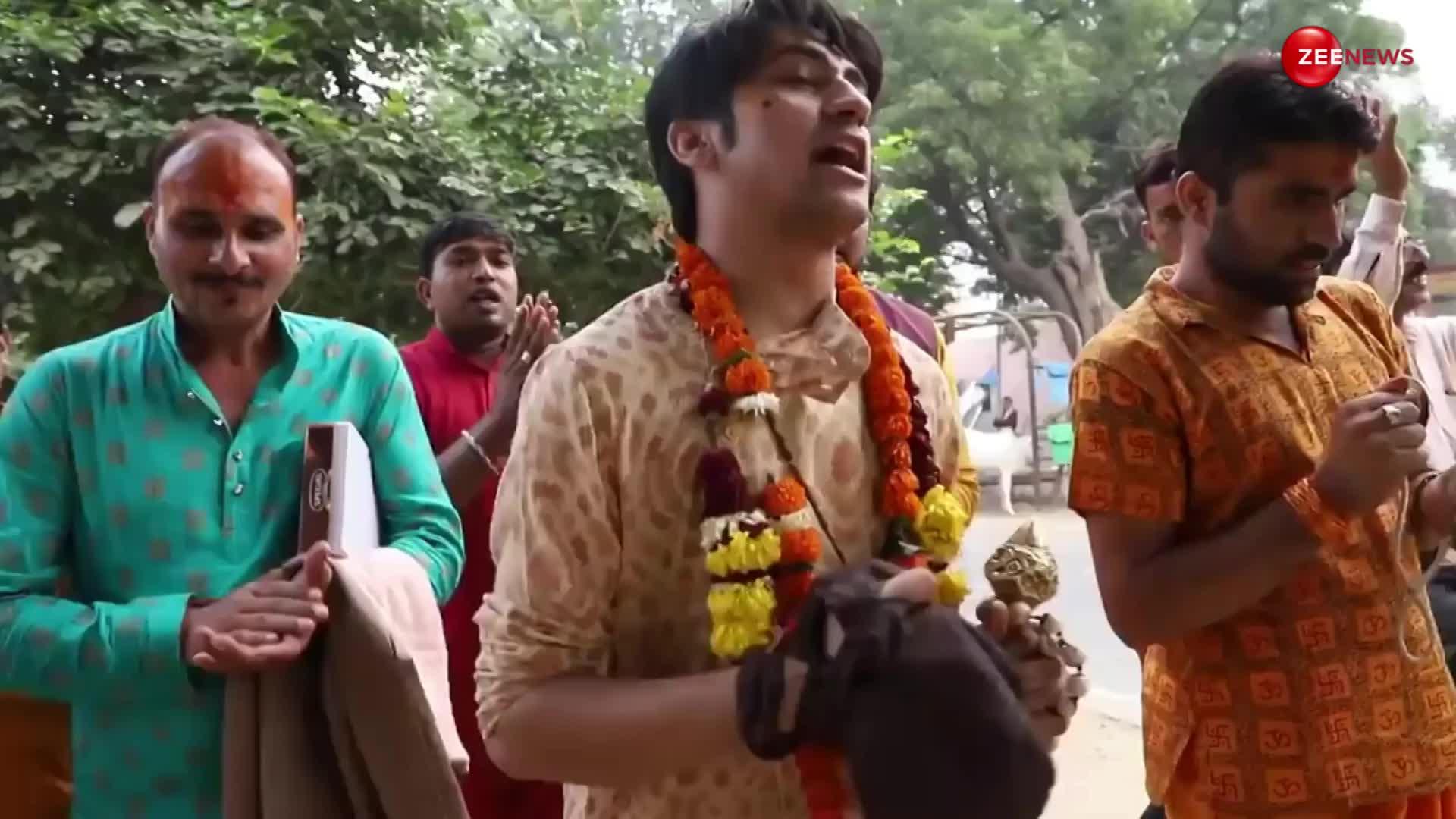 past days video of bageshwar baba roaming on road goes viral ...