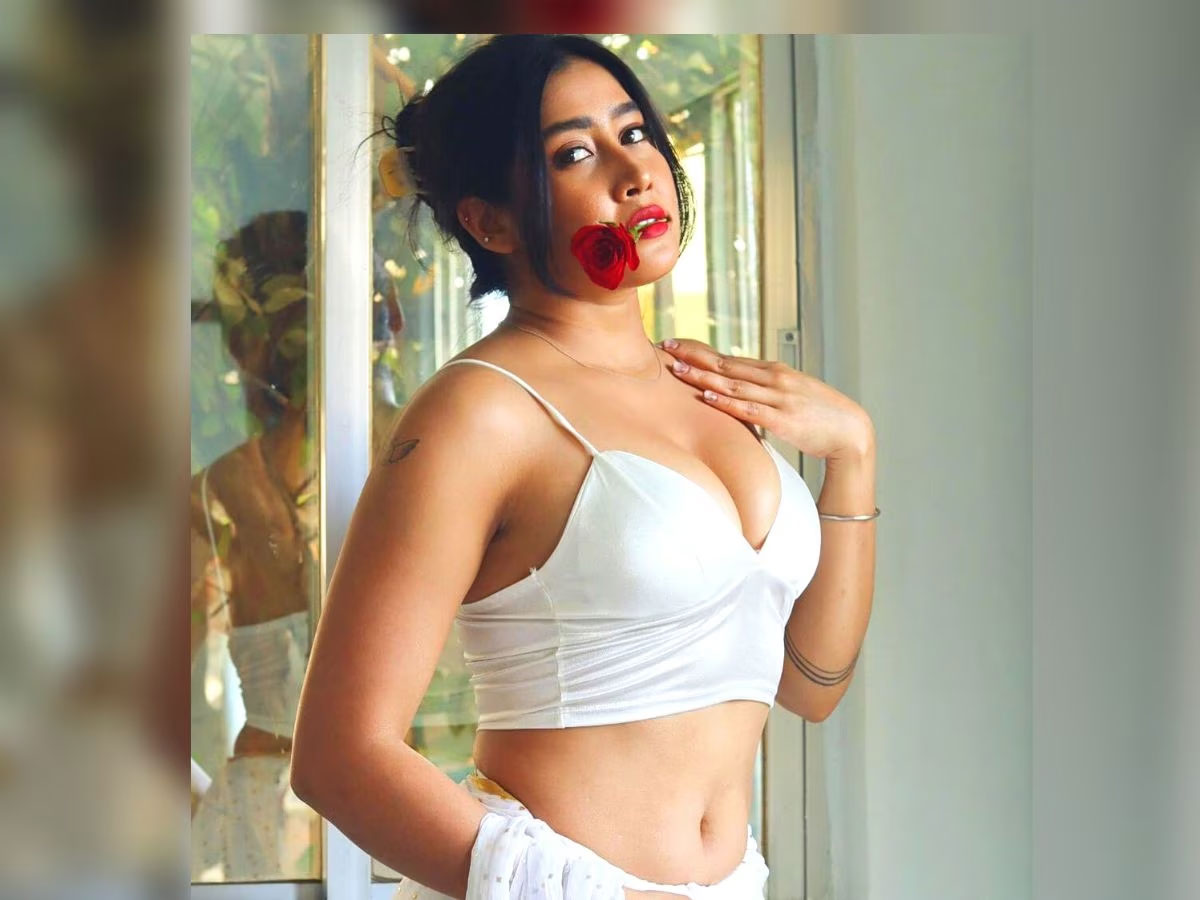 entertainment news Sofia Ansari shared bold bathroom photos while bathing viral in social media ...