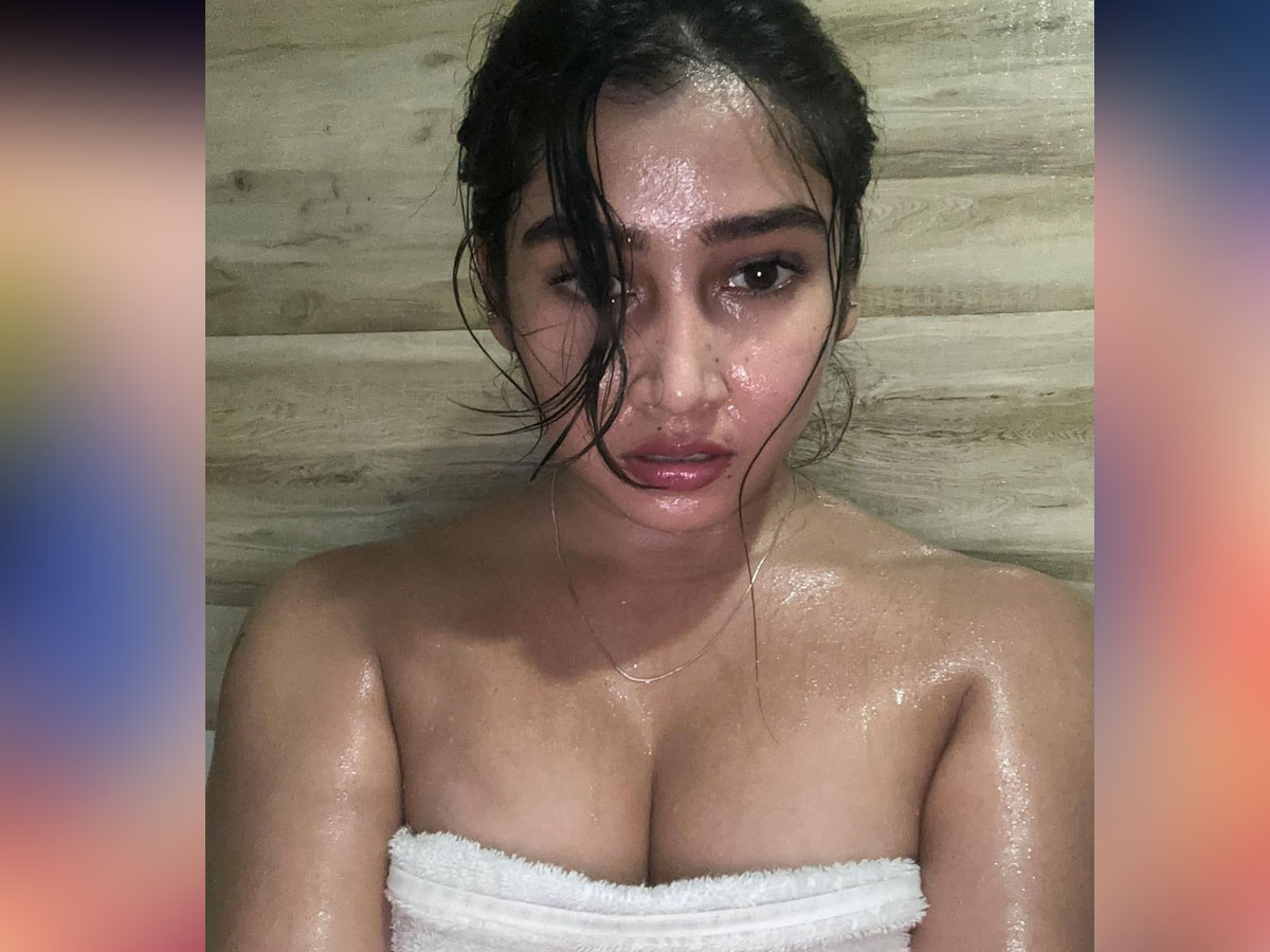 entertainment news Sofia Ansari shared bold bathroom photos while bathing viral in social media ...