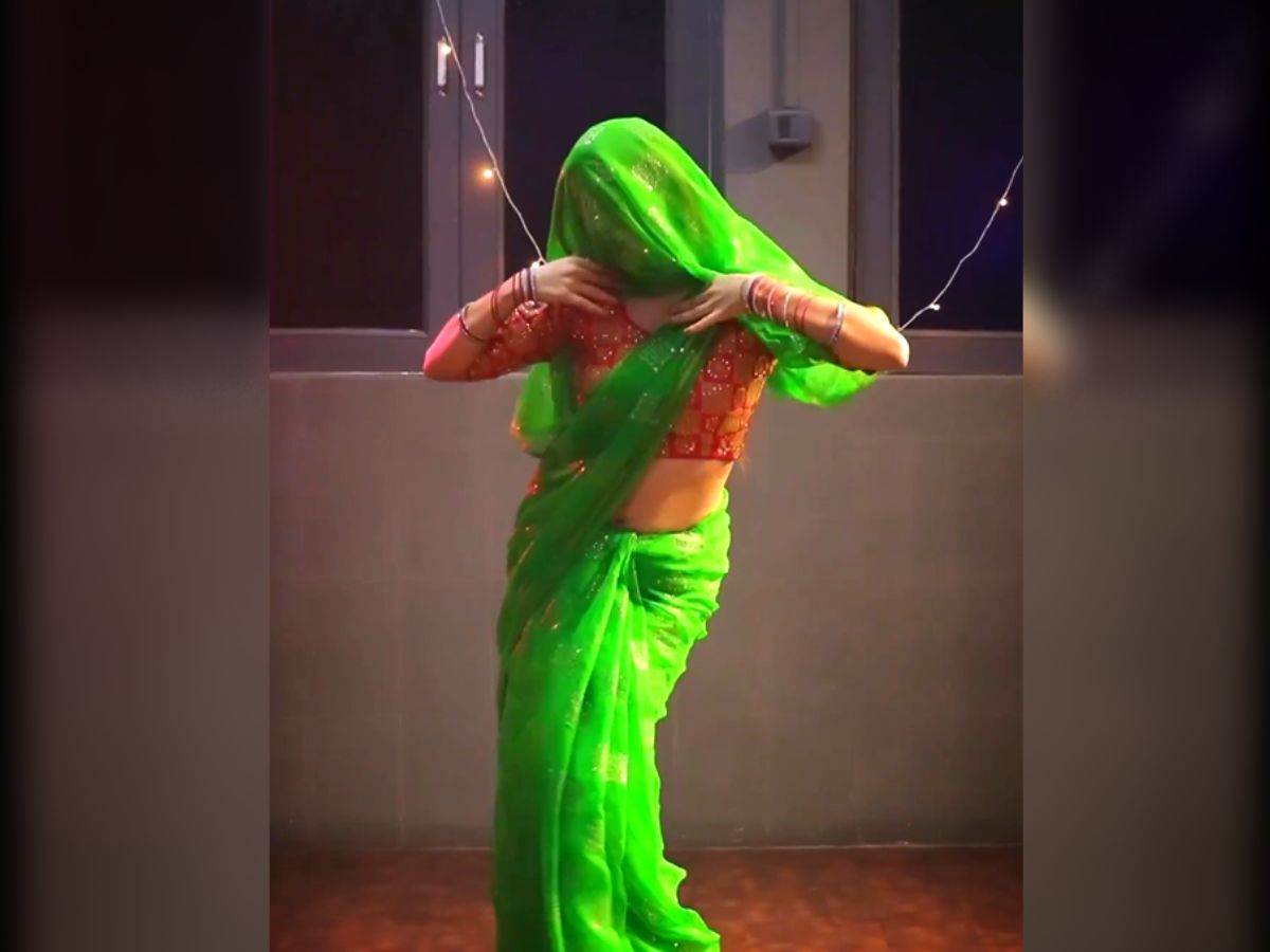 Desi Bhabhi hot dance video went viral on internet watch bold dance ...