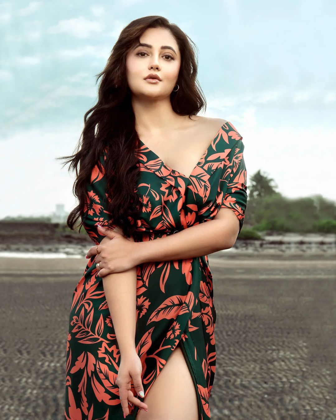 Rashmi Desai bold avatar seen in side slit dress difficult to take eyes off | Rashami Desai ...