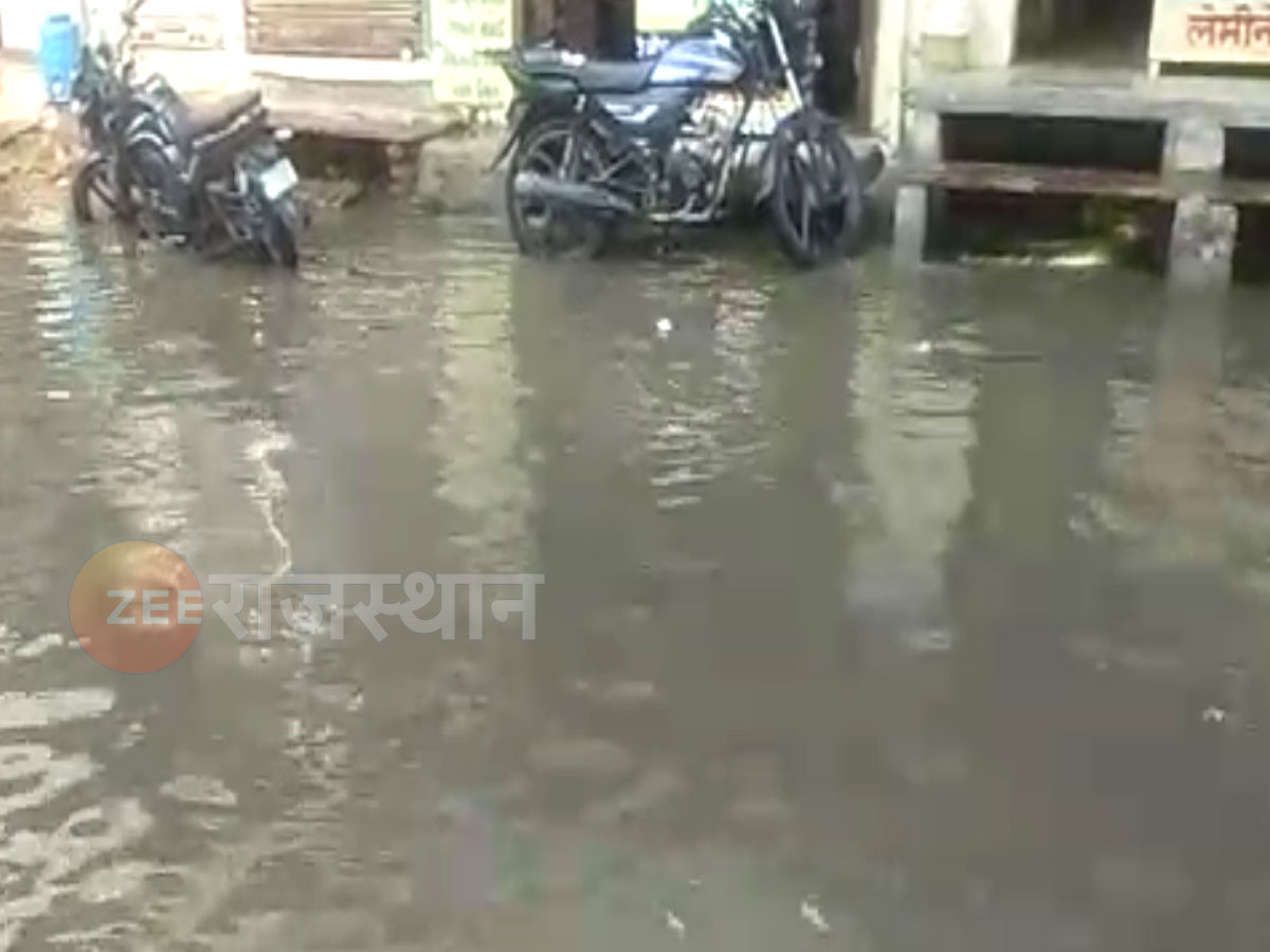 Alwar news Water filled in market due to light rain | अलवर: हल्की सी ...