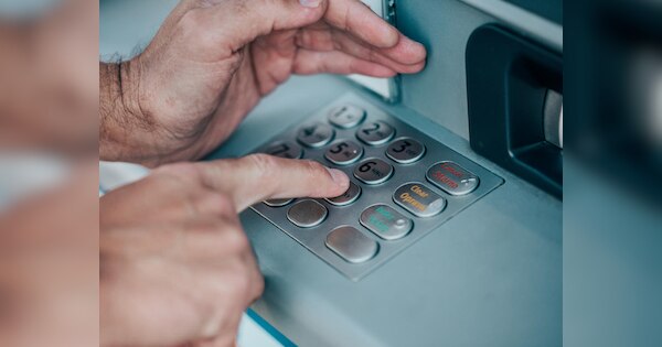 ATM card scams shoulder surfing Scammers steal ATM pin How to protect ...