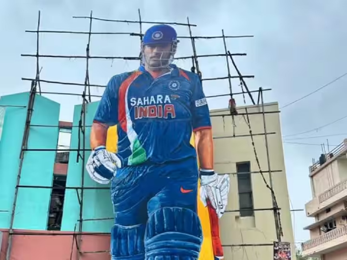 MS Dhoni Birthday 52 feet cutout in Hyderabad for msd birthday ...