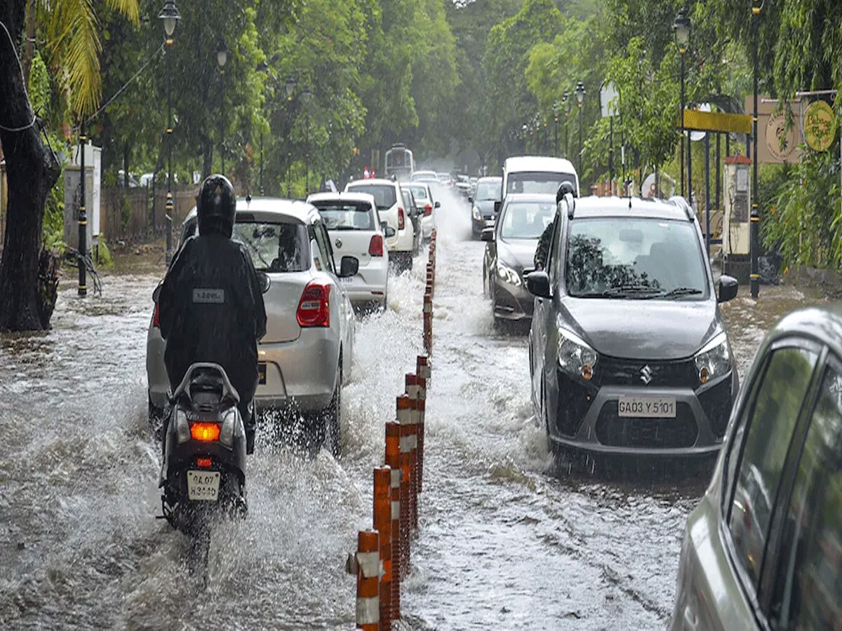 Delhi Weather Heavy rain brings down temperature Relief from humidity ...