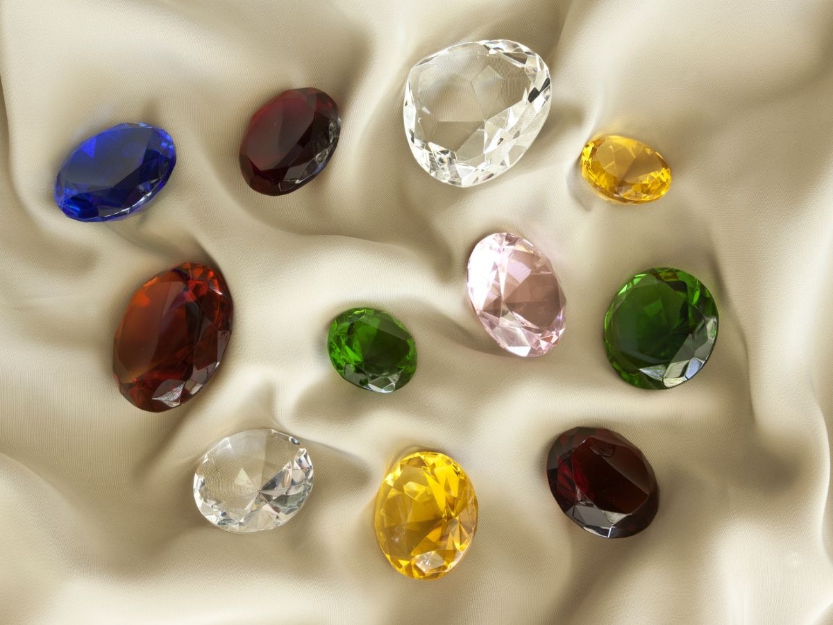 Gemstone Benefits wear these 5 ratna for bright future and career luck ...