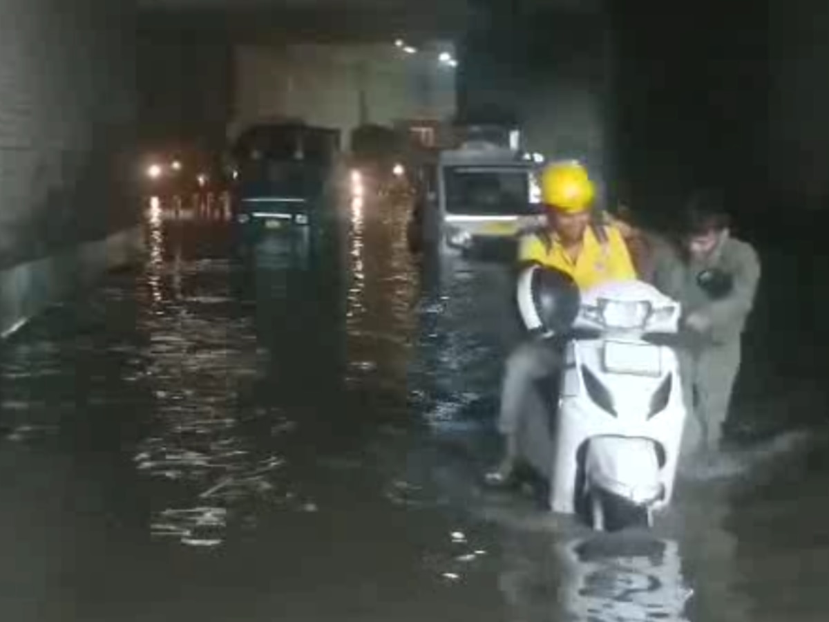 Delhi Weather update live rain today leads to waterogging in ncr okhla ...