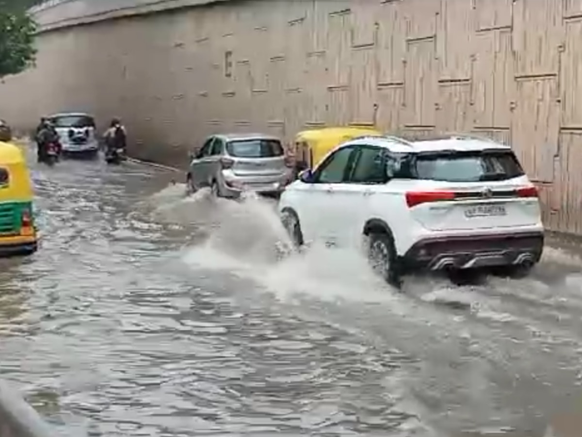 Delhi Weather update live rain today leads to waterogging in ncr okhla ...