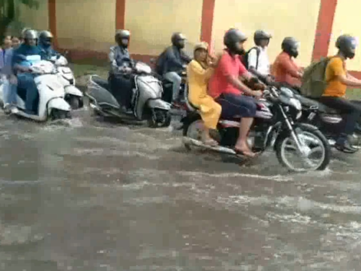 Delhi Weather update live rain today leads to waterogging in ncr okhla ...