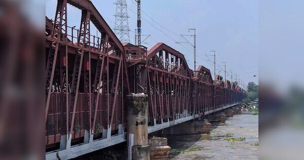 Yamuna Loha Bridge increasing water level in Yamuna ban on operation of ...