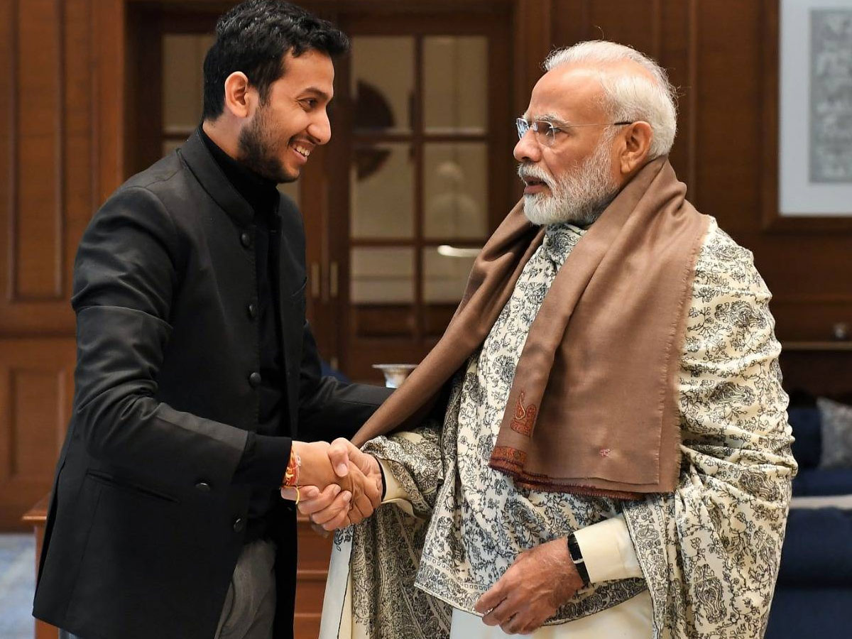 College Dropout Ritesh Agarwal Success Story Who Used To Sell Sim Cards ...