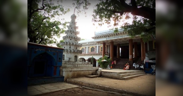 Shri Mouneshwar Temple: इस अनोखे मंदिर में प्रसाद में बांटते हैं गांजा ...