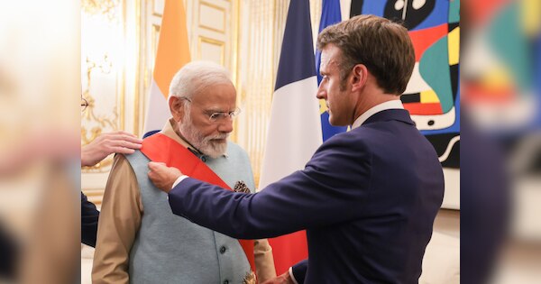 pm narendra modi get france highest honour did private dinner with ...