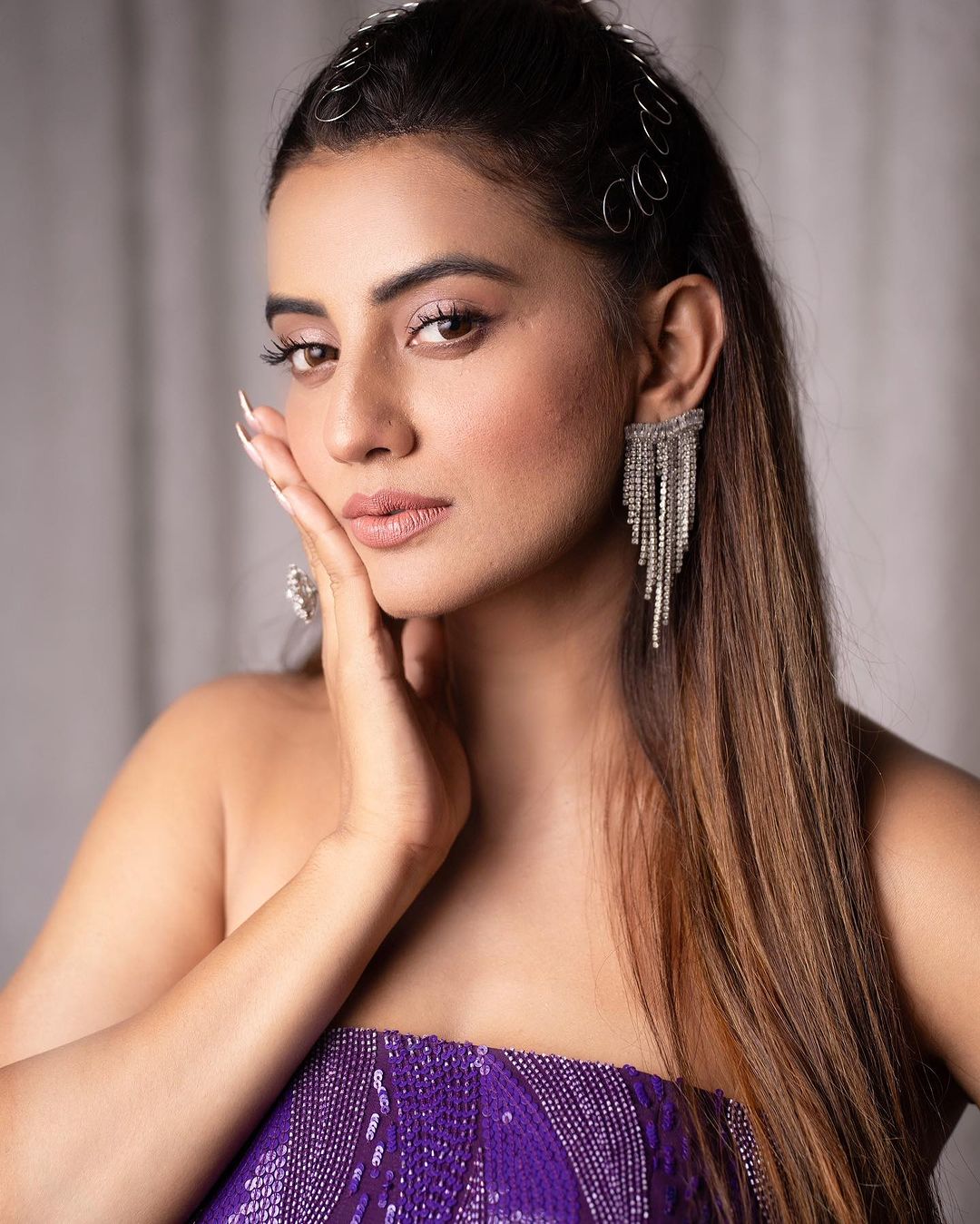 Akshara Singh raised the internet temperature by wearing an off ...