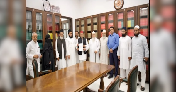 lucknow aimplb leaders meet sp chief akhilesh yadav on ucc submit ...