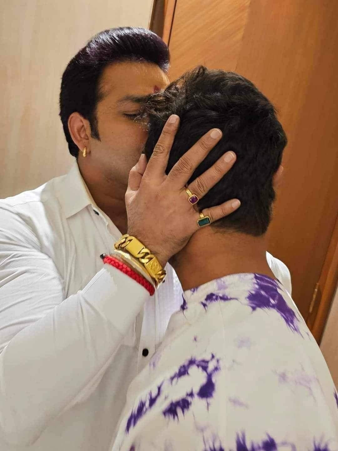 Bhojpuri News Enmity between Pawan Singh and Khesari Lal Yadav ended see photos | Bhojpuri News ...