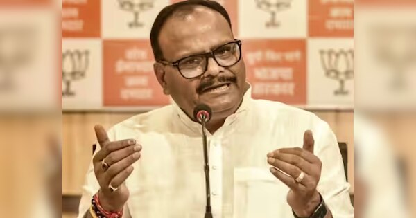 up lucknow deputy cm brijesh pathak stricts on doctores le resticates ...