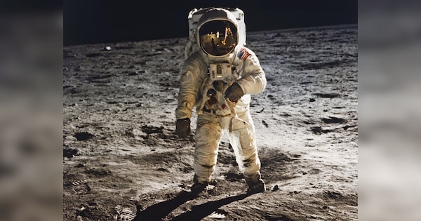 20 july history neil armstrong on moon bruce lee death anniversary ...