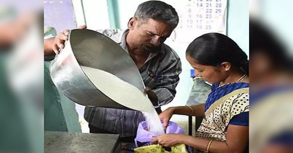 delhi kejriwal govt will give free sugar to aay antyodaya anna yojana ...