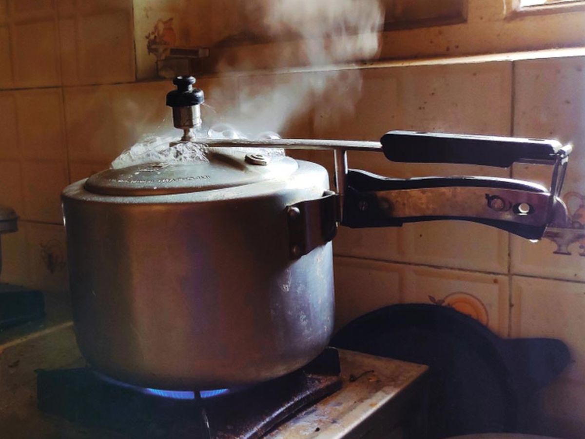 Reason behind Pressure Cooker Explosion know safety tips kitchen hacks ...
