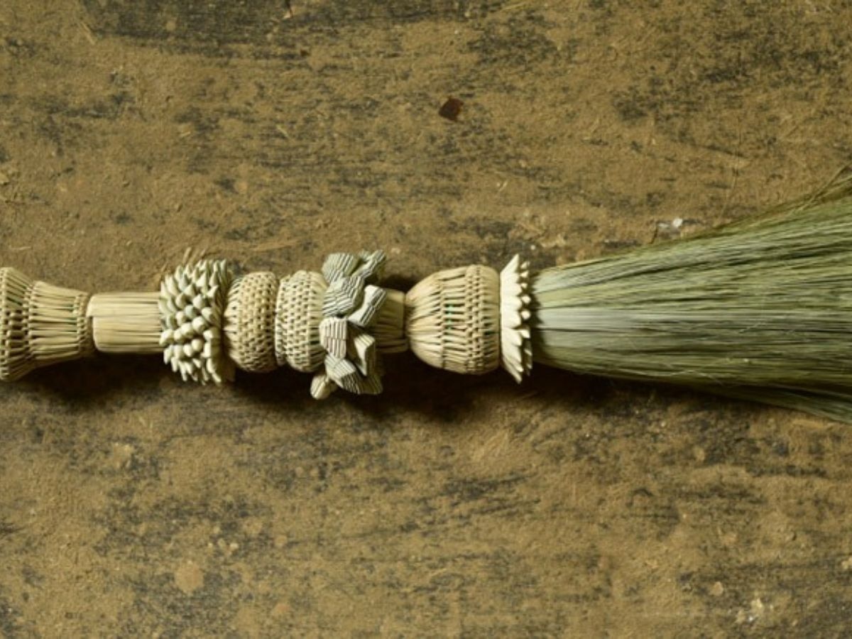 Astro Tips Jhadu ke Upay try these tricks before throwing old broom ...