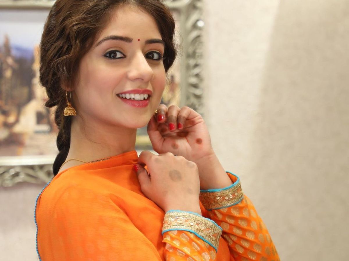 Tania Latest photos: ਕਾਲੀ ਸਾੜੀ 'ਚ ਤਾਨੀਆ ਦੀਆਂ ਕਾਤਿਲ ਅਦਾਵਾਂ ਦੇਖ ਕੇ ਫੈਨਜ਼ ...