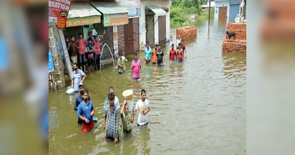 Hindon Flood LIVE update water level increases in ghaziabad noida waterlogging heavy rainfall ...