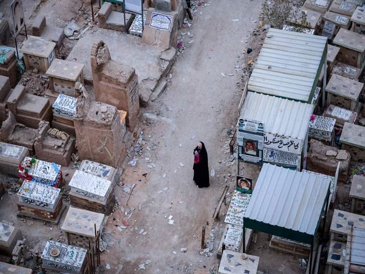 Worlds largest cemetery Iraq Wadi al Salam cemetery echoes 14 centuries ...