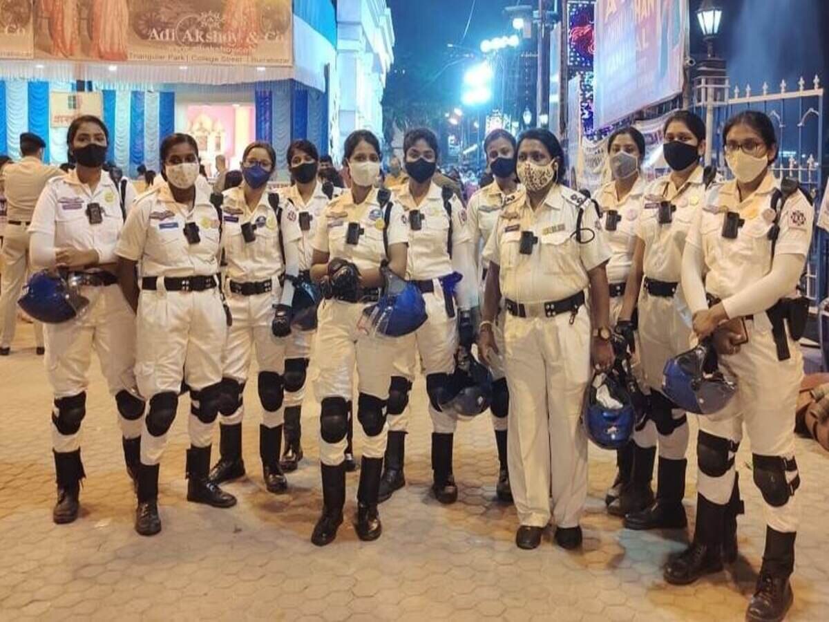 Police Uniform: ଏଠାରେ ଖାକି ବଦଳରେ ଧଳା ରଙ୍ଗର ୟୁନିଫର୍ମ ପିନ୍ଧିଥାଏ ପୋଲିସ ...