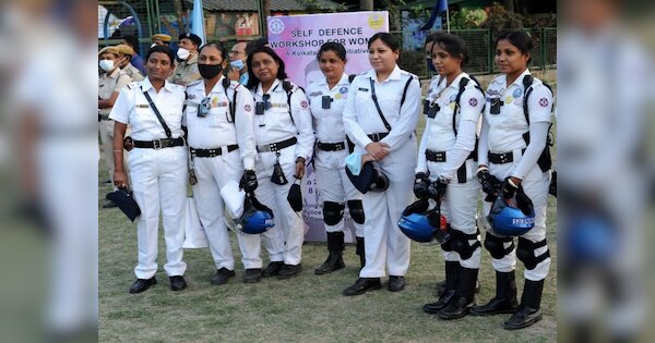 Police Uniform: ଏଠାରେ ଖାକି ବଦଳରେ ଧଳା ରଙ୍ଗର ୟୁନିଫର୍ମ ପିନ୍ଧିଥାଏ ପୋଲିସ ...