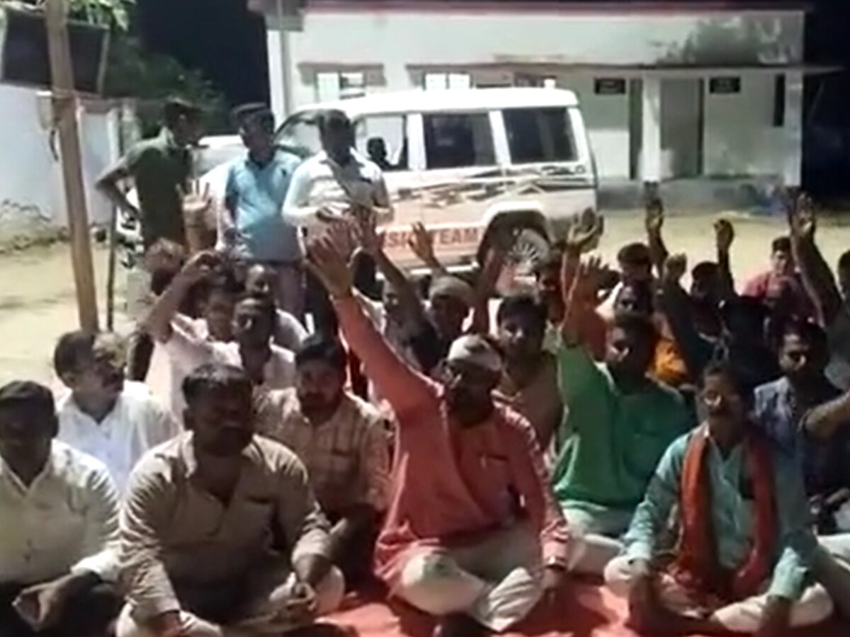 Hardoi News Naib Tehsildar slapped BJP leader in police station angry ...