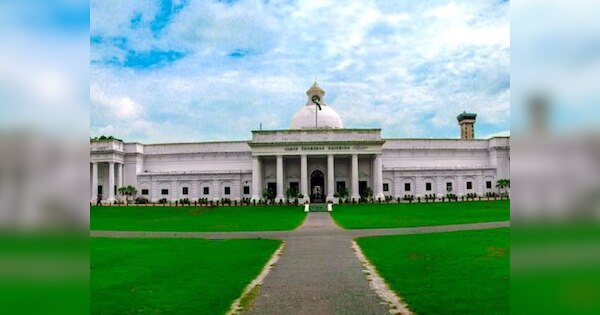 Convocation ceremony of country's oldest engineering college IIT ...