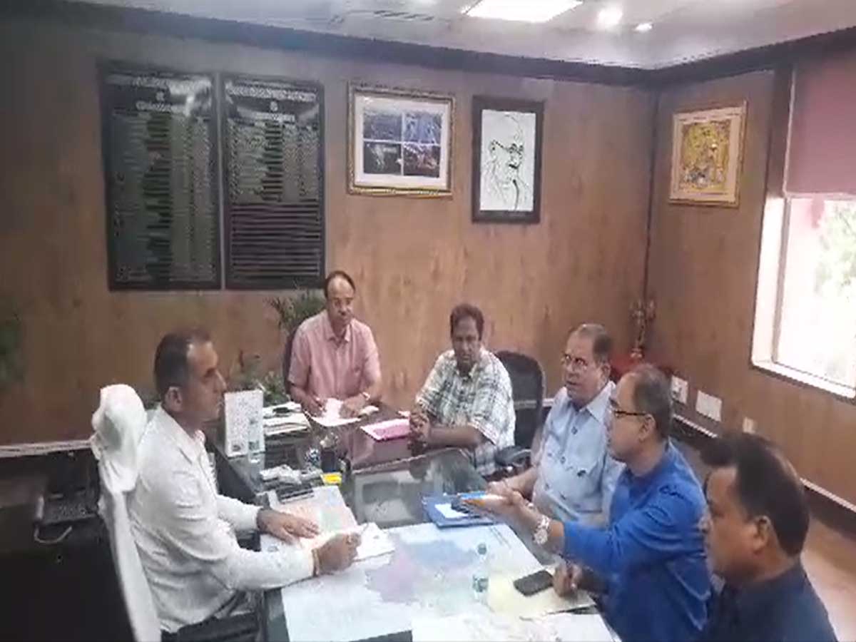 Sanganer MLA Ashok Lahoti reached JDA office after water logging ...