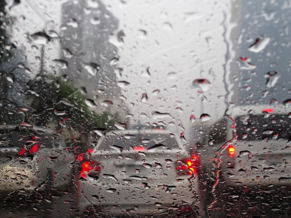 should you use hazard lights while driving in rain or not । बारिश में ...