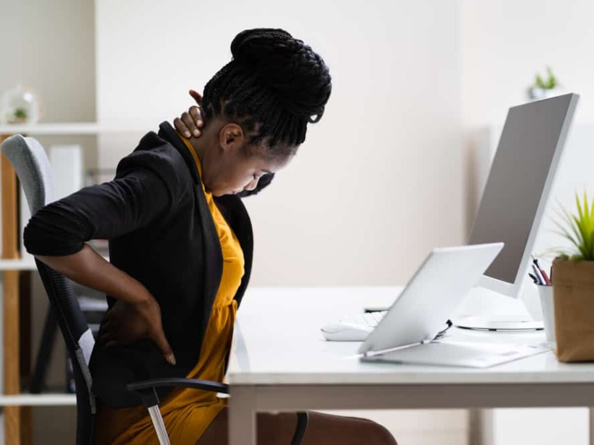 Worst Sitting Posture This position of sitting in the office should not ...