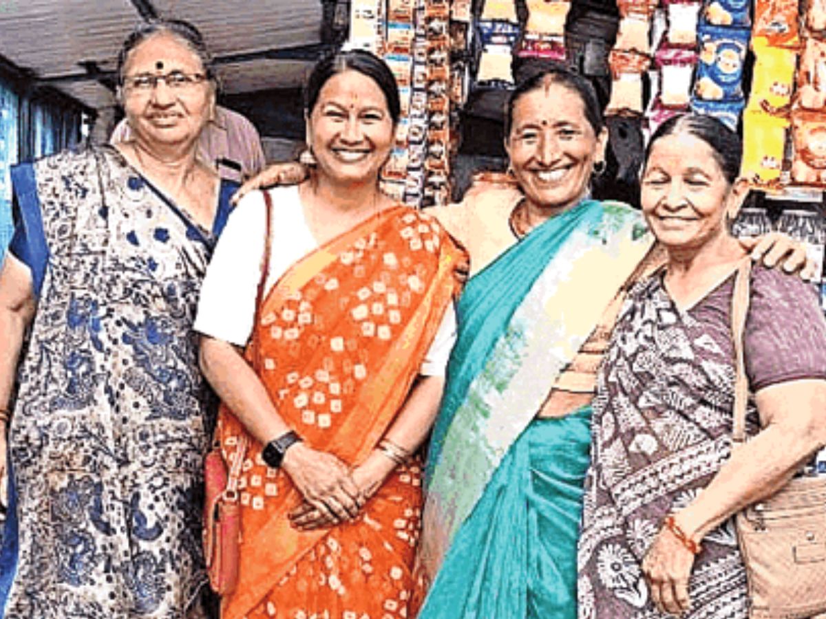 PM Modi sister Basanti Ben met CM Yogi sister see photos | PM Modi की ...